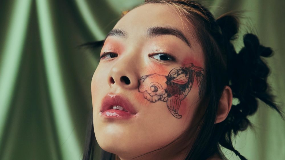 Rina Sawayama: Comme Des Garcons (Like The Boys) & XS - Cultura