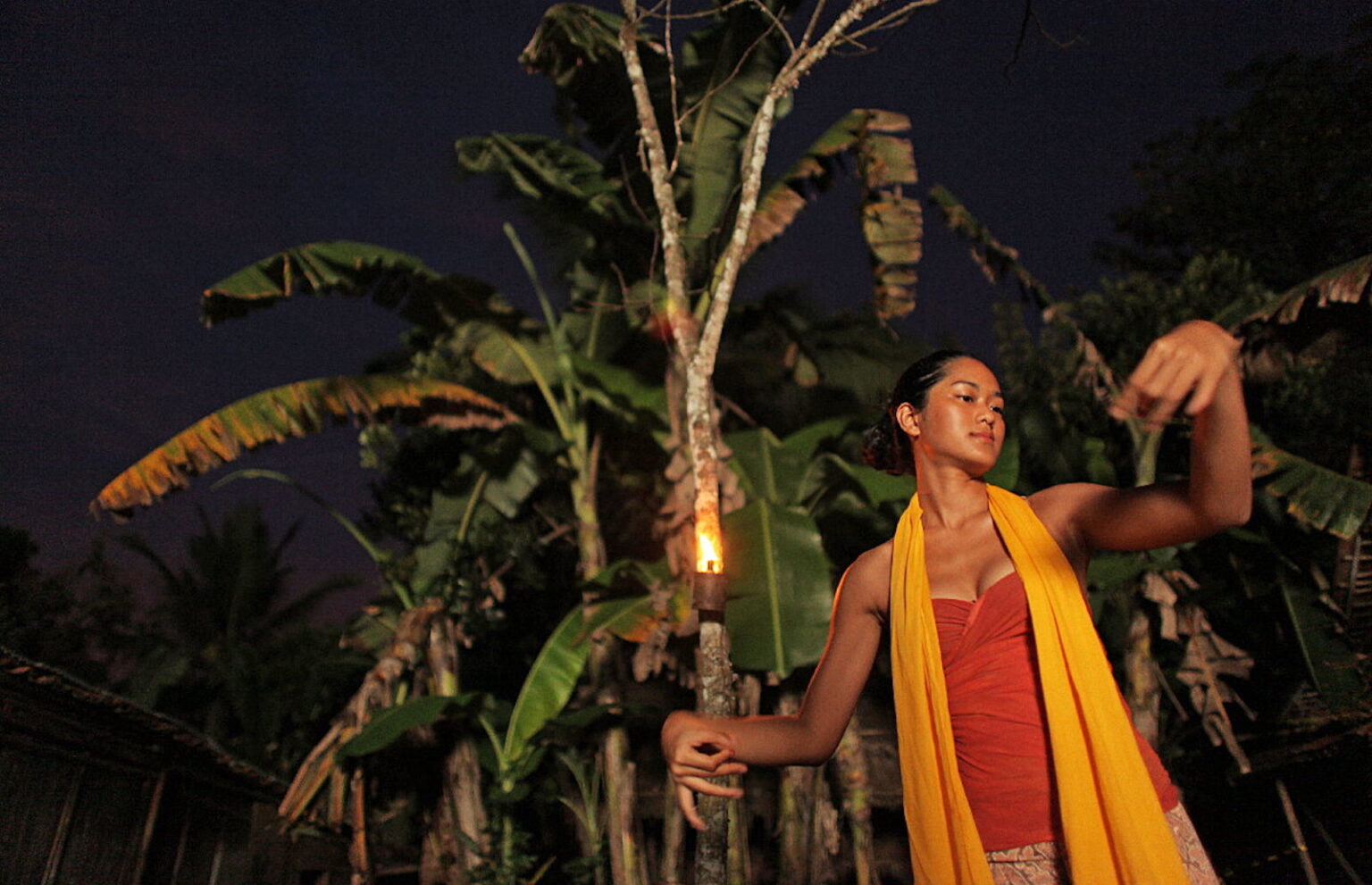 Sang Penari Review: Kisah Cinta Rasus dan Srintil yang Getir - Cultura