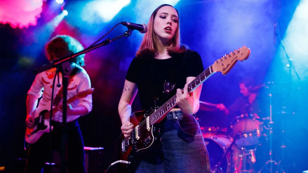 Kebangkitan Semangat Pop Punk 2000an pada Musisi Perempuan Terkini ...