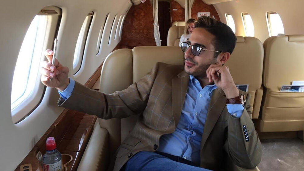 The Tinder Swindler Review: Balada Penipuan Simon Leviev melalui ...