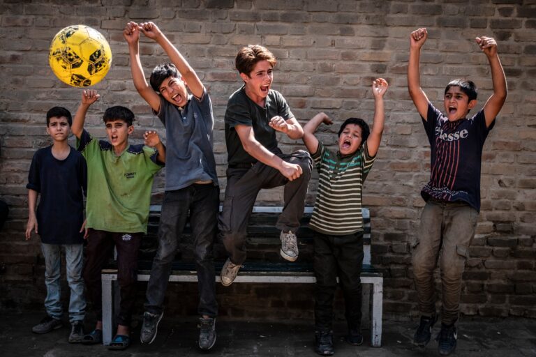 Sun Children Review: Kisah Anak-anak Iran Menggali Harapan - Cultura