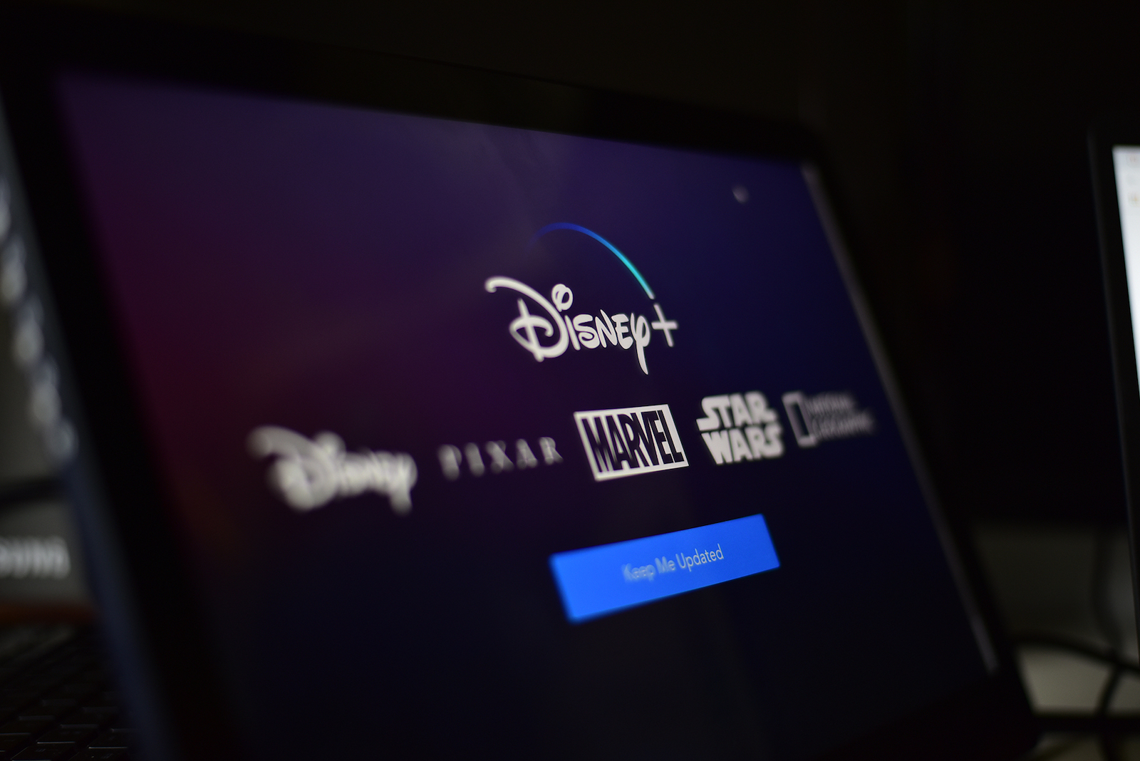 Disney+ vs Netflix: Adu Kualitas Konten Platform Streaming Terpopuler ...