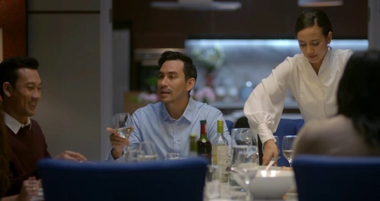 Perfect Strangers Review: Representasi dari Analogi Kehidupan Manusia ...