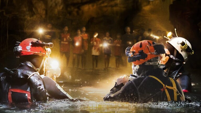 Thirteen Lives: Survival Movie yang Lebih Menawarkan Realita Ketimbang ...