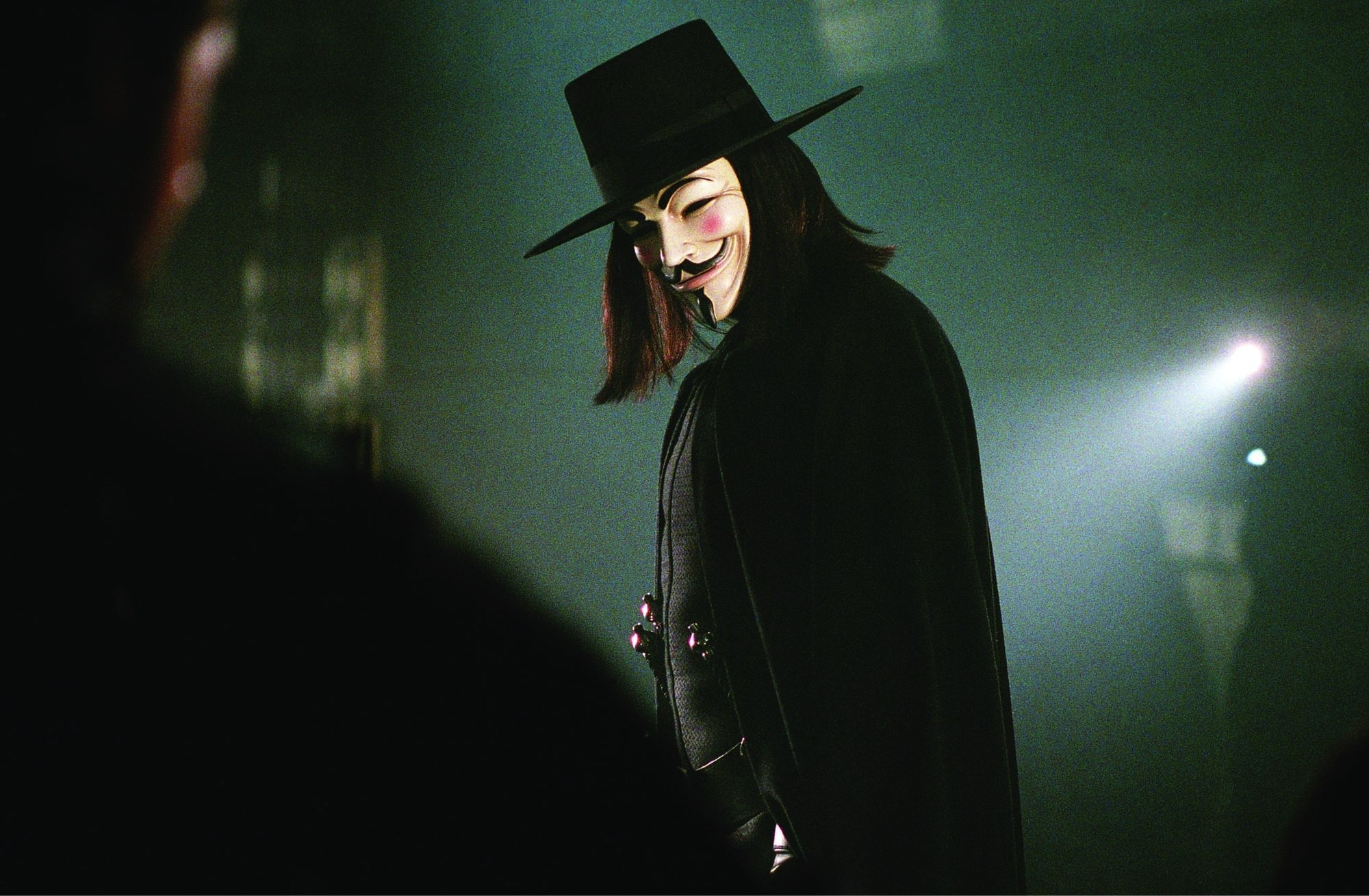 V For Vendetta Review Melawan Penguasa Yang Bengis Melalui Jalan V For Vendetta Review Melawan Penguasa Yang Bengis Melalui Jalan
