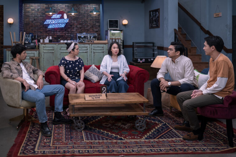 Klub Kecanduan Mantan Review: Kocaknya Melupakan Kenangan - Cultura