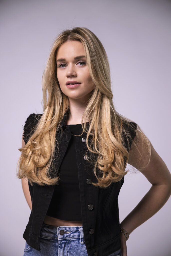 MANDY Interview: Bersemangat Tebarkan Energi Positif di Pertunjukan ...